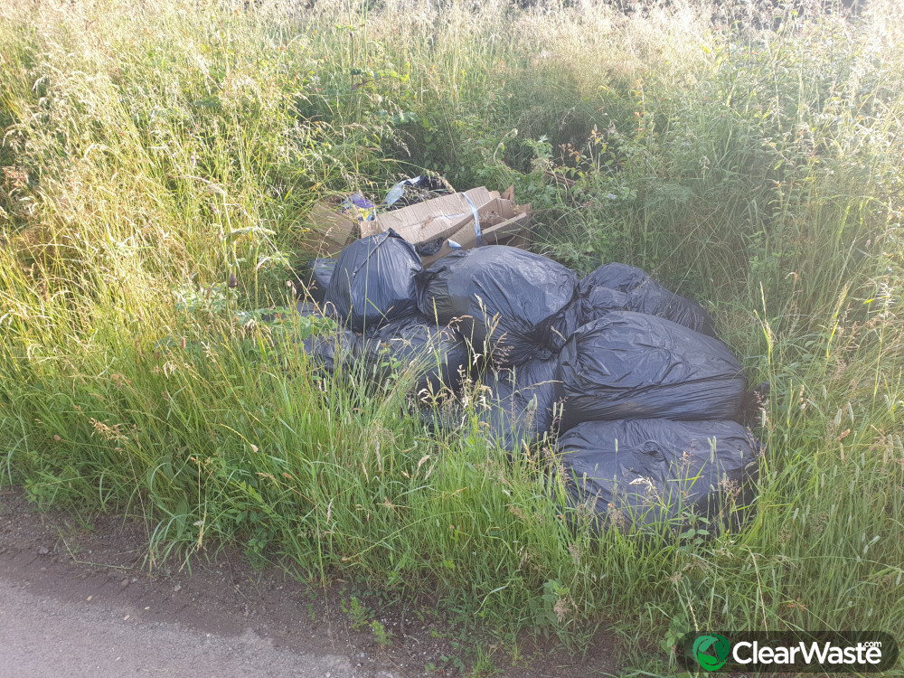 Fly-tipping in Lilley Hoo Lane, Luton - ClearWaste