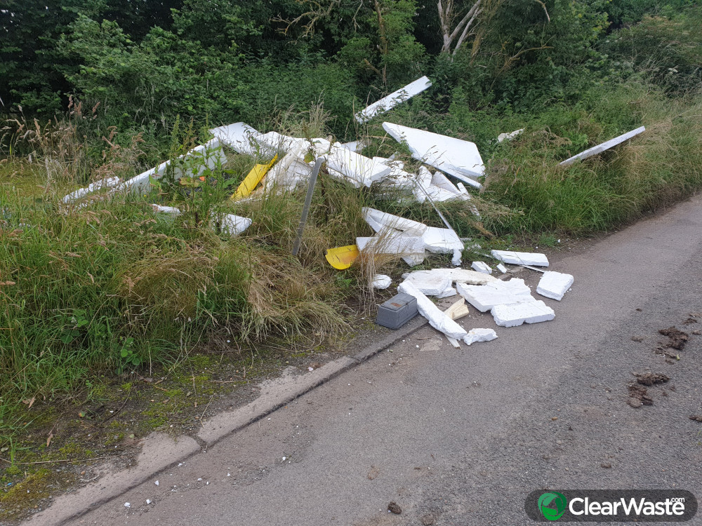 Fly-tipping in Lilley Hoo Lane, Luton - ClearWaste