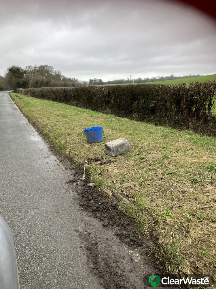 Fly-tipping in B2141, Chichester - ClearWaste