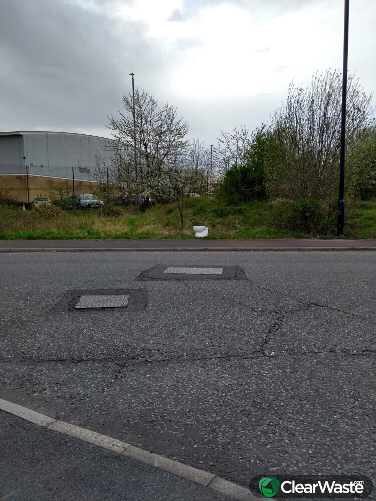 Fly-tipping in Gosforth Park Way, Newcastle upon Tyne - ClearWaste